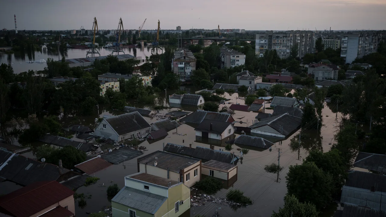 At least 16 dead in Kakhovka dam collapse flooding, Kyiv says - Egypt ...